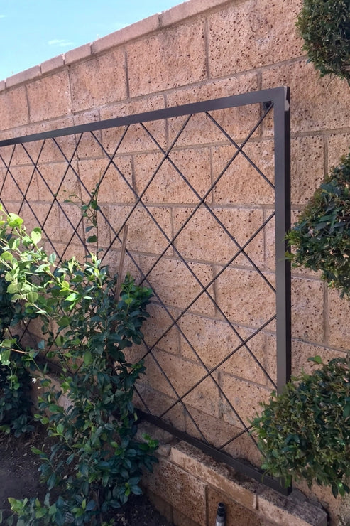 Heavy Gauge Diamond Pattern Freestanding Trellis, Diamond Trellis Fence ...