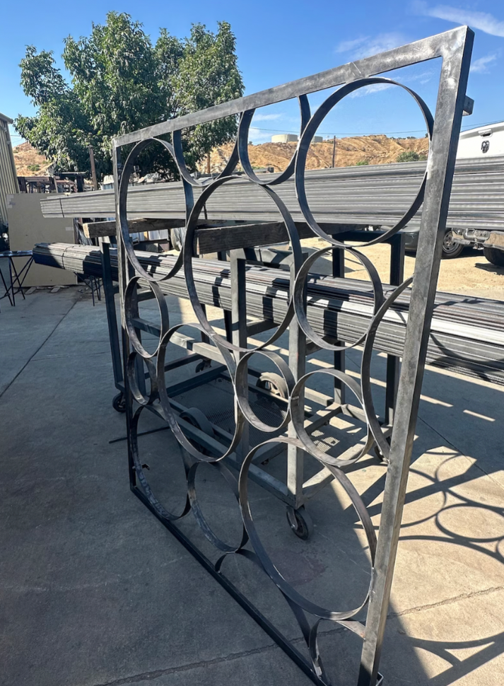 Modern Circular Abstract Outdoor Trellis Fence, Circular Design Metal ...