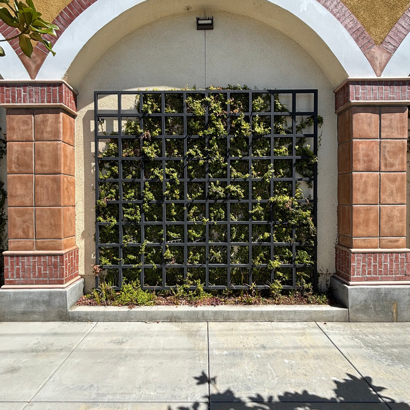 Cuadra Vertical Square Grid Stand Alone Trellis Fence – S2N Industries
